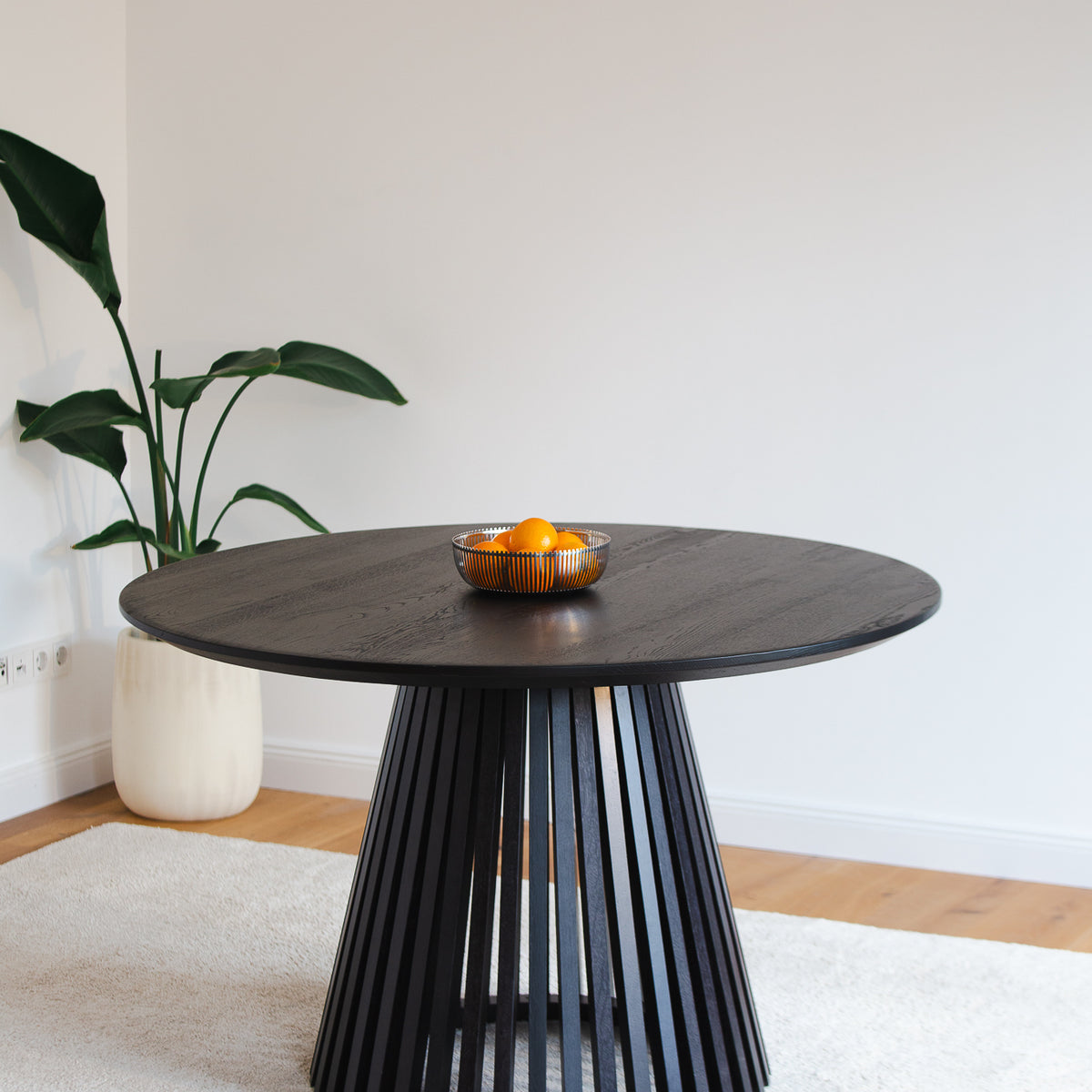 Esstisch rund 120 cm Eiche massiv schwarz - 4 Personen, Schweizer Kant ...